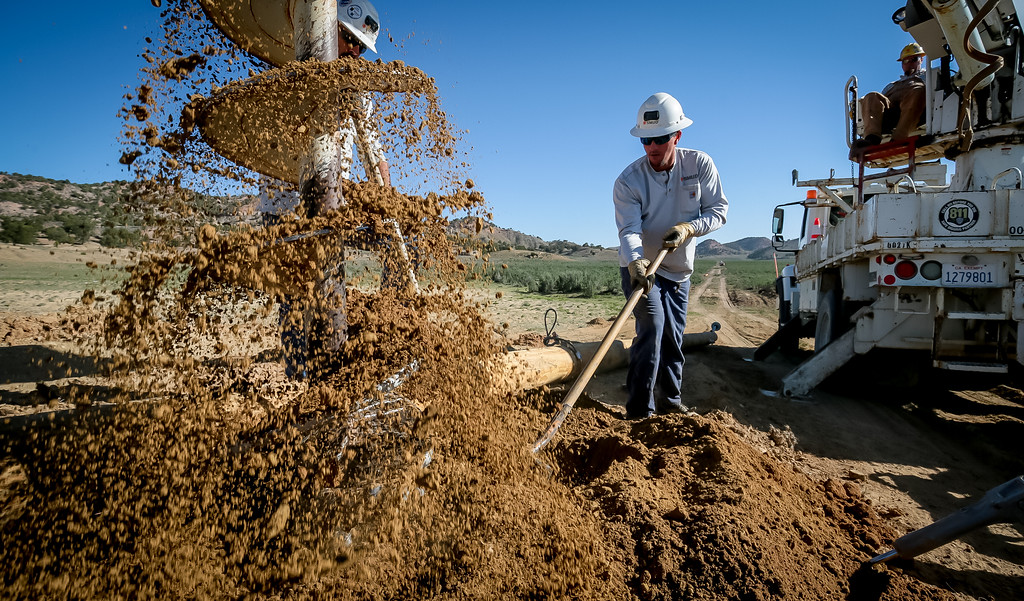 IBEW 1245 Members From SMUD Help “Light Up Navajo”