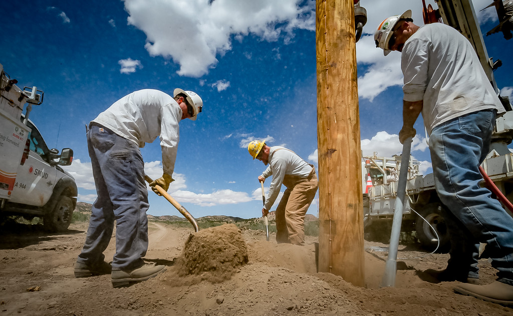 IBEW 1245 Members From SMUD Help “Light Up Navajo”