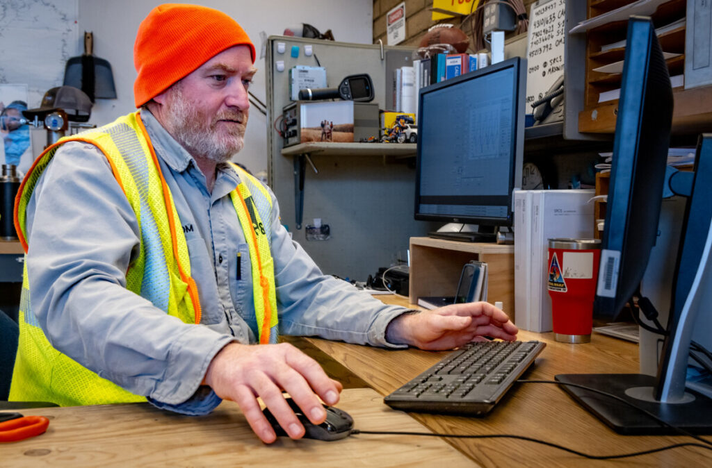 Pipe Check — IBEW 1245 GPOM members perform in-line gas pipeline inspection